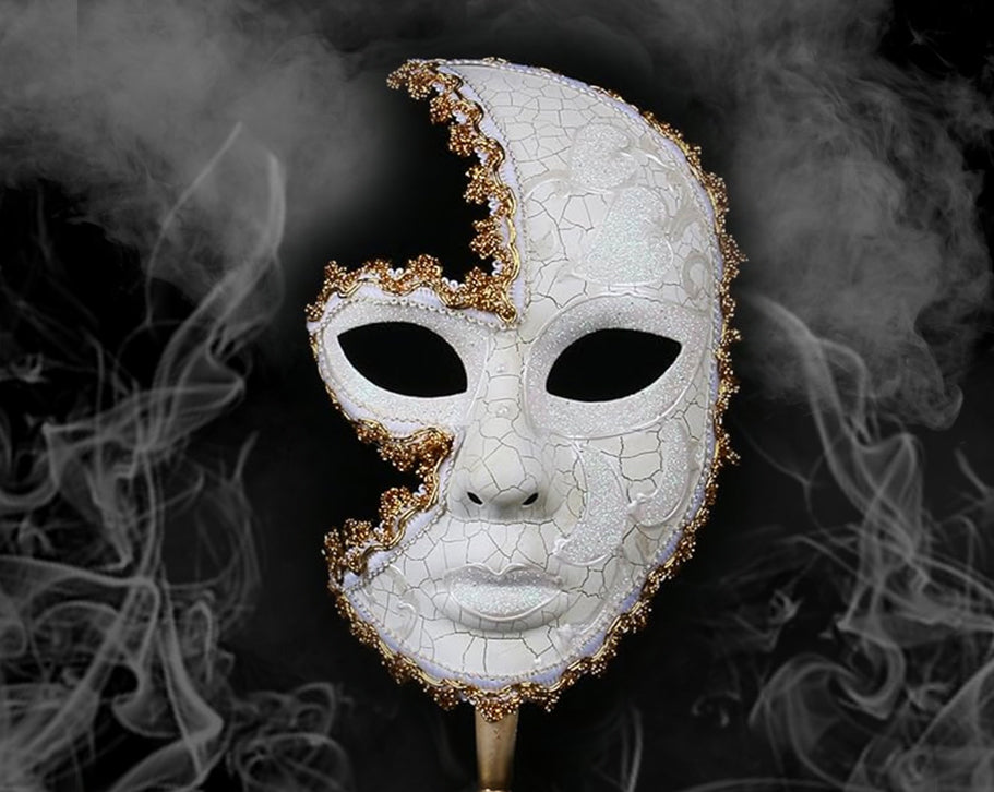 Show used Mask – Mystic Dark Room